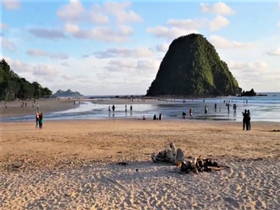 Keindahan Pantai Pulau Merah Banyuwangi | Pariwisata Indonesia