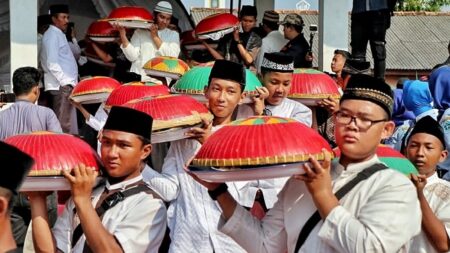 Semangat Kebersamaan Dalam Nganggung Dulang | Pariwisata Indonesia