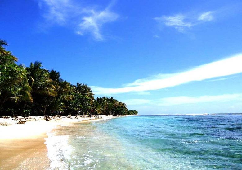 Pantai Bersejarah yang Mempesona